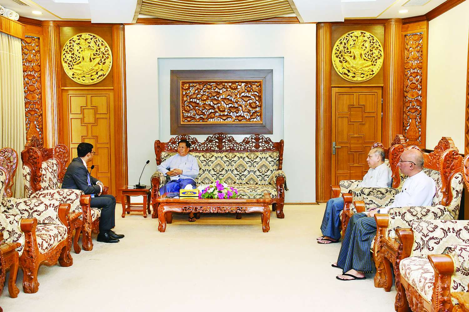 ပြည်ထောင်စုဝန်ကြီး ဦးသန်းဆွေ ရန်ကုန်မြို့ရှိ ဘင်္ဂလားဒေ့ရှ်သံရုံးမှ သံရုံးယာယီတာဝန်ခံ Mr. A. S ...